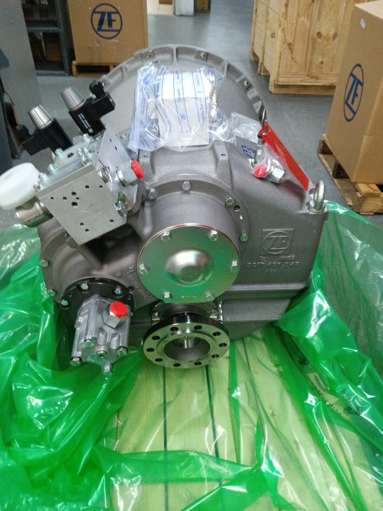 ZF550 1A Ratio: 1.97:1 Bell Housing: SAE #1 Electronic Shift 24 Volts ...
